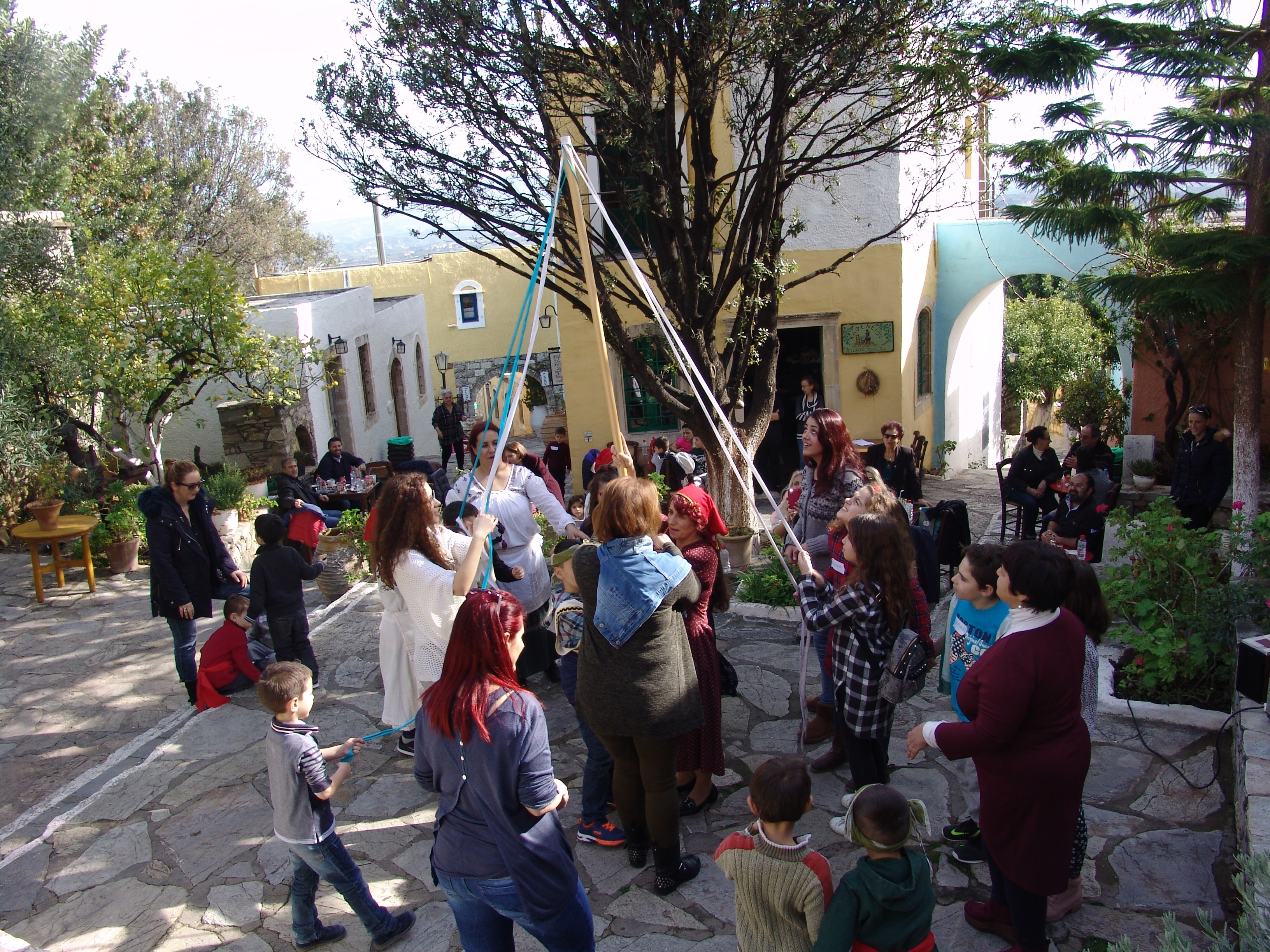 «Αφού δεν εγάτεχες γιάντα δεν ερώτανες» -Αποκριάτικο Θεατρικό Δρώμενο ...